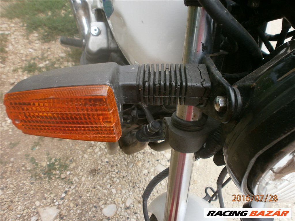 SUZUKI GS 700 E-RŐL:22929 KM-T HASZNÁLT GYÁRI FÉNYEZÉSŰ TANK ...