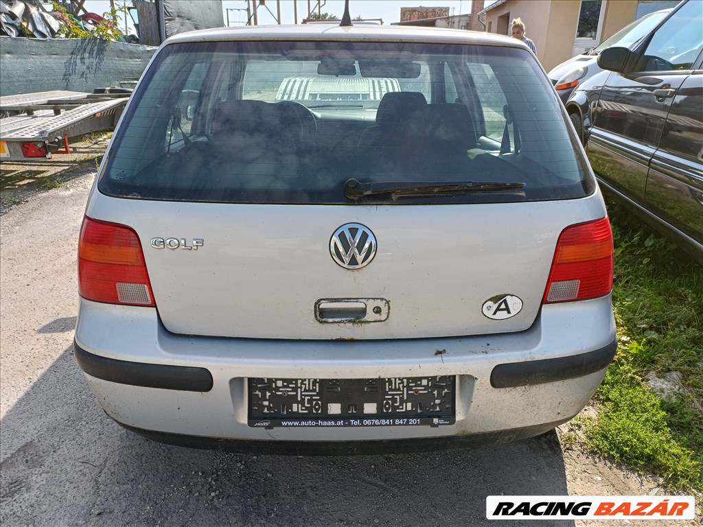 Volkswagen Golf IV 1.4 16V karosszéria elemek LB7Z színben eladók ...