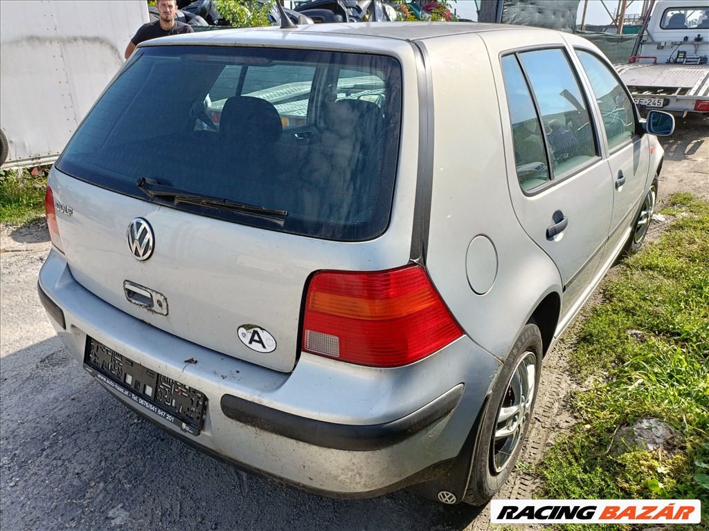 Volkswagen Golf IV 1.4 16V karosszéria elemek LB7Z színben eladók ...