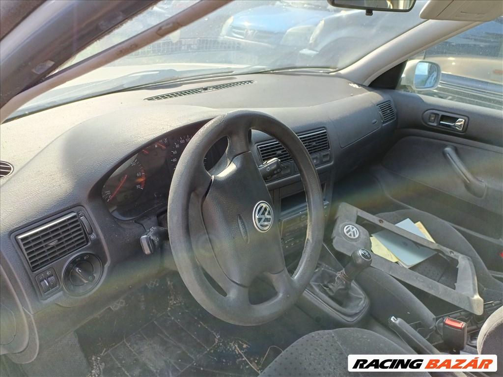 Volkswagen Golf IV 1.4 16V karosszéria elemek LB7Z színben eladók ...