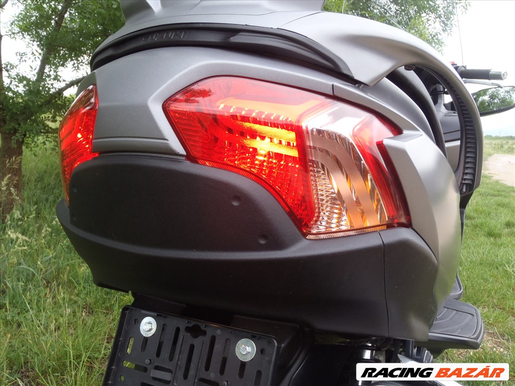 SUZUKI BURGMAN 650Z,ABS,OSZTRÁKRÓL: KOMPLETT HÁTÚLJASZETT CSAK EGYBEN ELADÓ | Racingbazar.hu