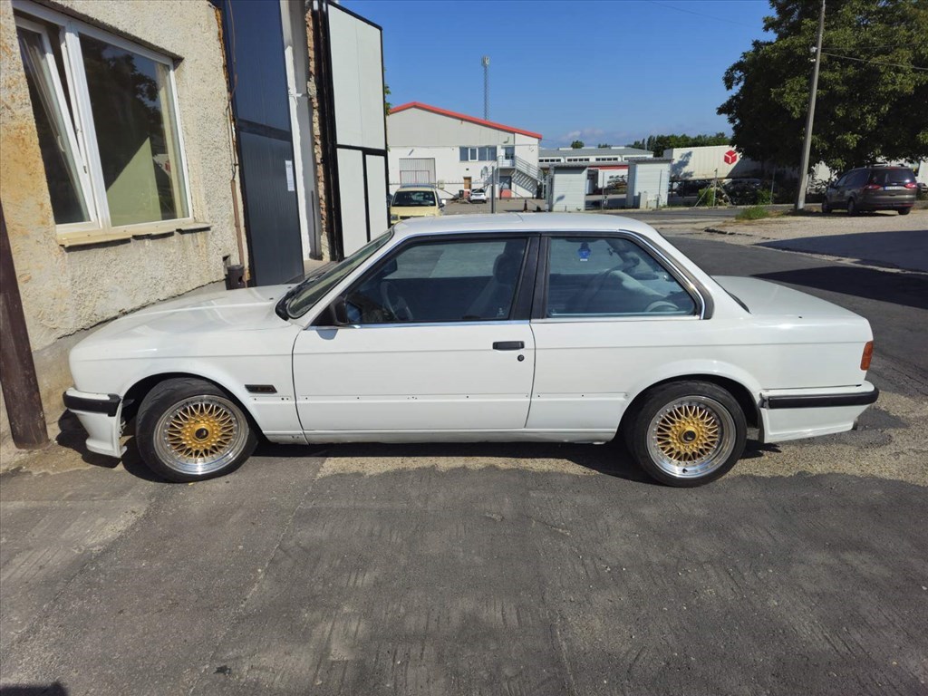 Eladó BMW 318i (1766 cm³, 105 PS) (E30) | Racingbazar.hu