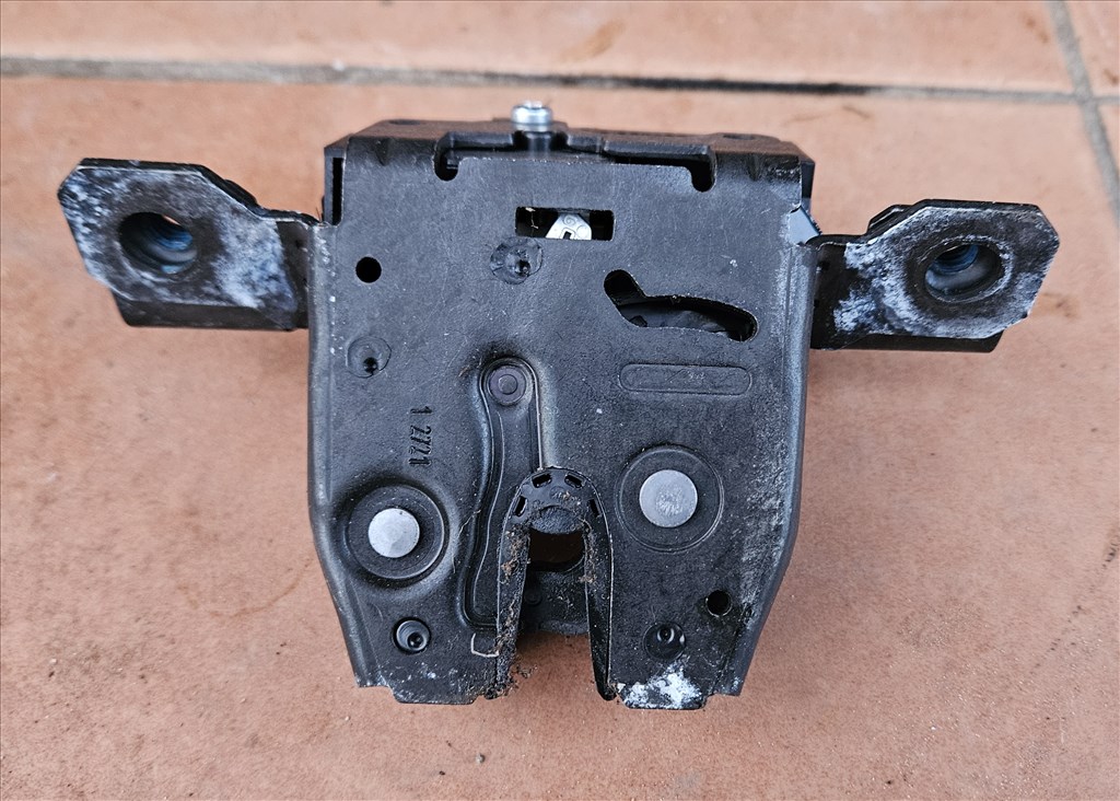 Opel Astra K Csomagtérajtó zár KOMBI 13524683 | Racingbazar.hu