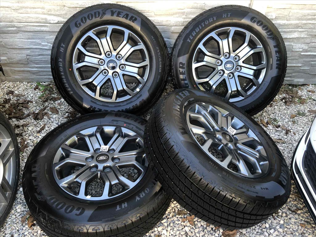 5x160 18" új (gyári felni) Ford Ranger alufelni, rajta 255/65 új ...