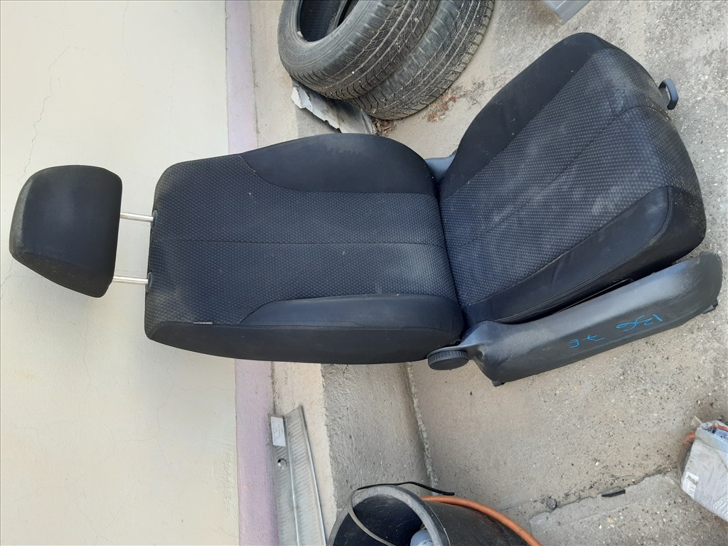 Volkswagen Passat B6 Jobb Első Ülés | Racingbazar.hu