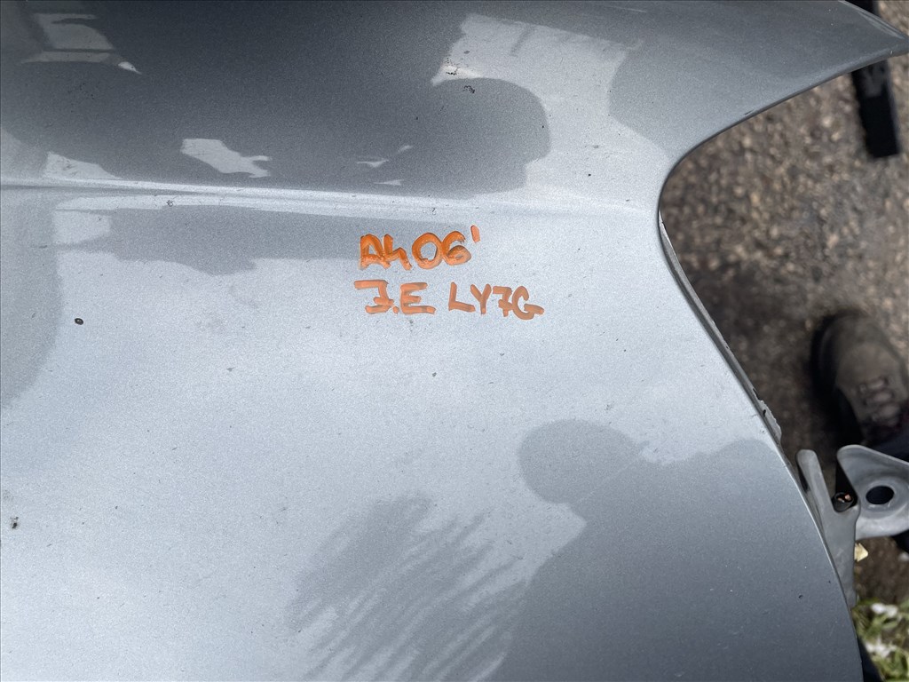 Audi A4 (B7) Jobb első sárvédő SZÍNKÓD: LY7G | Racingbazar.hu