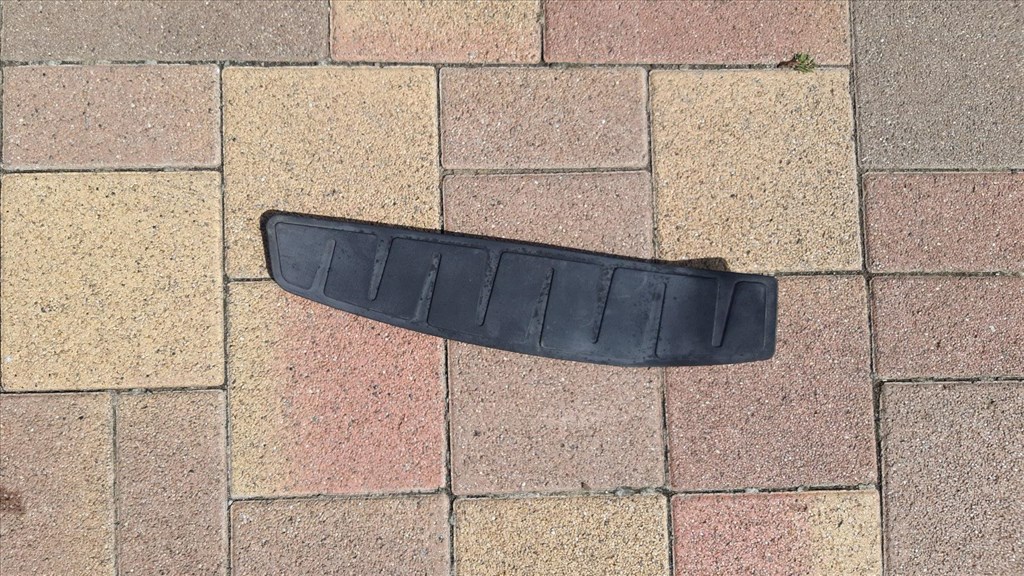 Piaggio MP3 bal taposó gumi | Racingbazar.hu