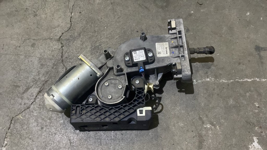 Mercedes W212 E osztály csomagtérnyitó motor a2129004203 | Racingbazar.hu