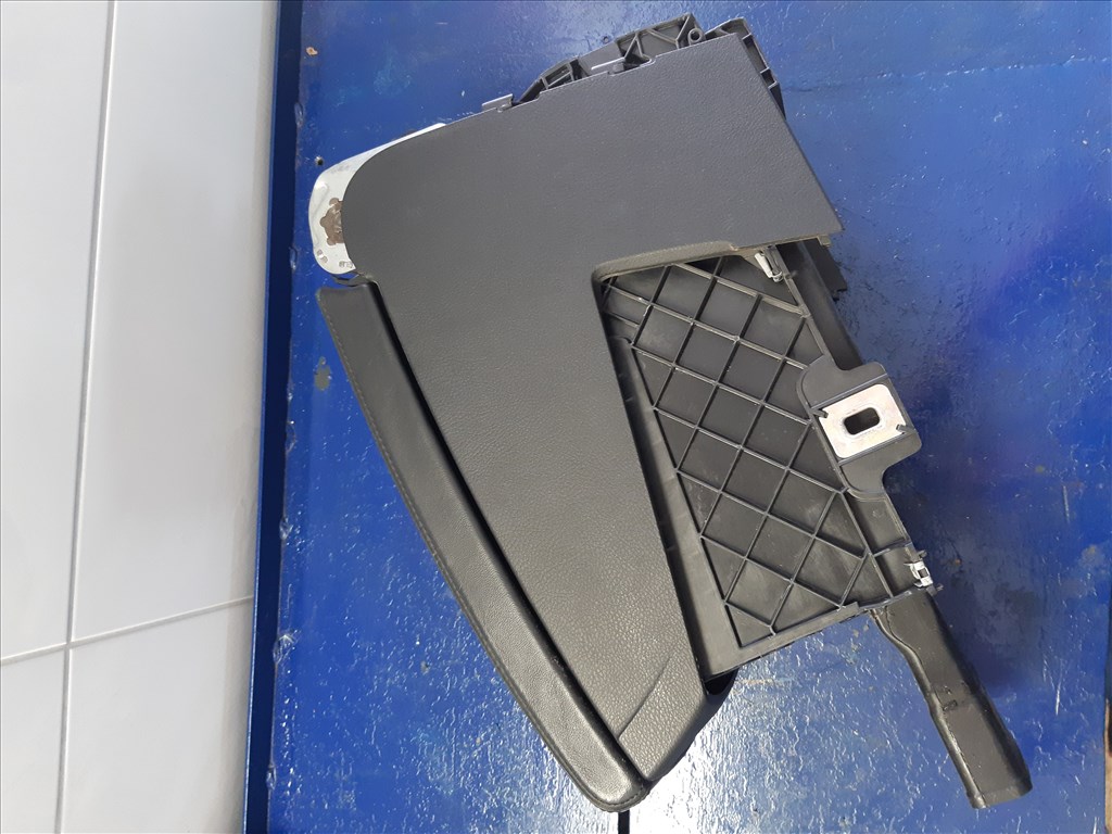 Volkswagen Passat B6 Könyöklő | Racingbazar.hu