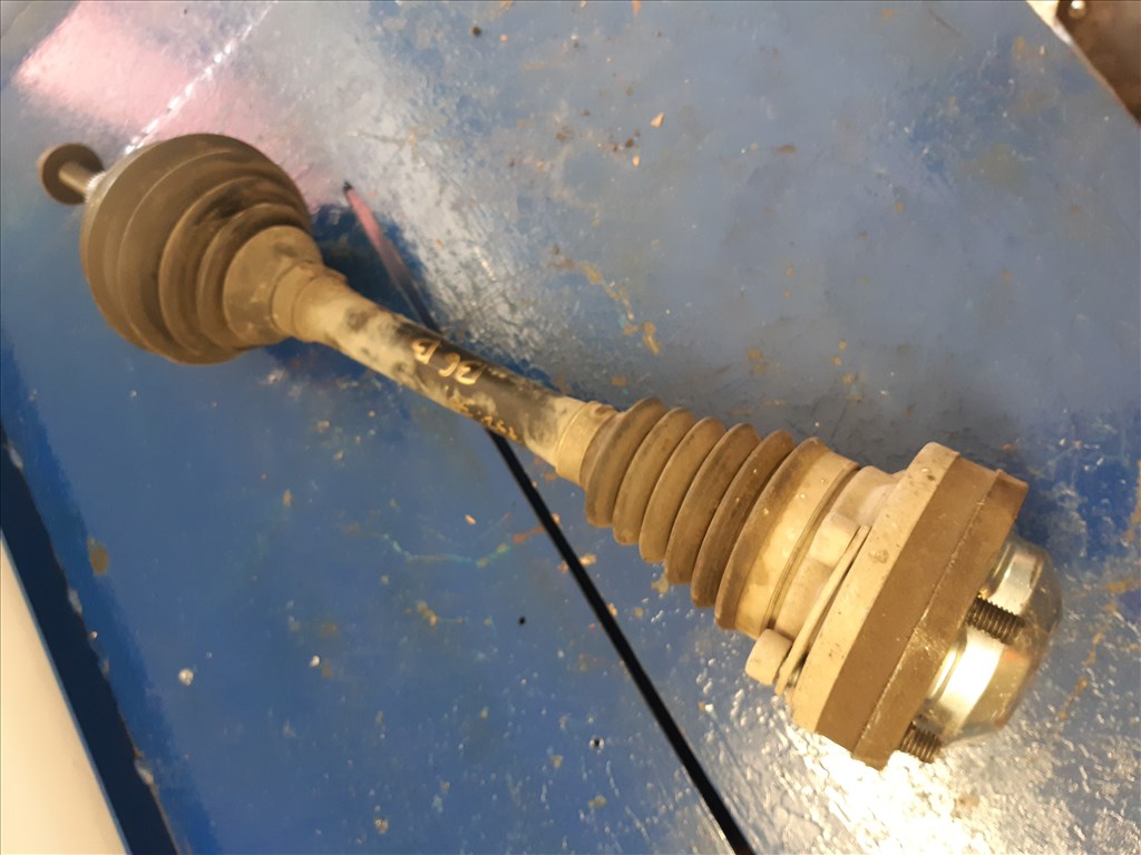 Volkswagen Passat B6 Bal Első Féltengely | Racingbazar.hu