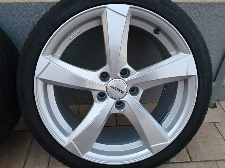 5x112 lyukosztású 18" újszerű GMP alufelni, rajta 235/40 újszerű Barum ...