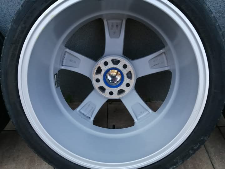 5x112 lyukosztású 18" újszerű GMP alufelni, rajta 235/40 újszerű Barum ...