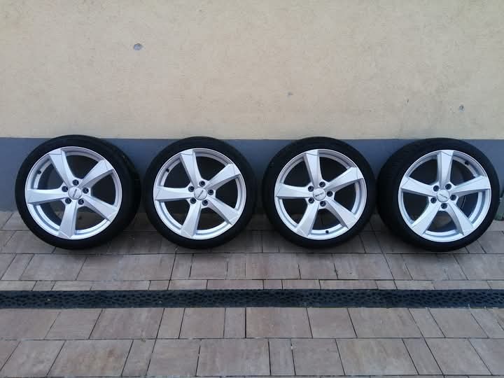 5x112 lyukosztású 18" újszerű GMP alufelni, rajta 235/40 újszerű Barum ...