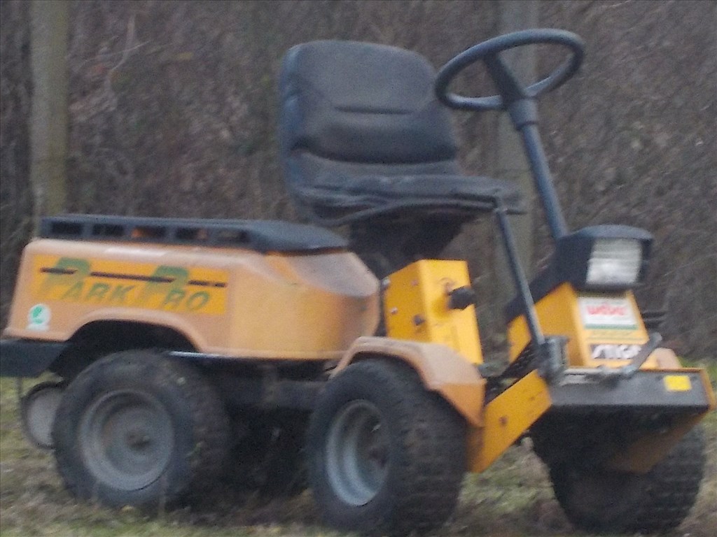 STIGA PARK PRO (02.)16 LOVAS TIPUSÚ,HIDRÓVÁLTÓS FŰNYÍRÓTRAKTOR MOTOR ...