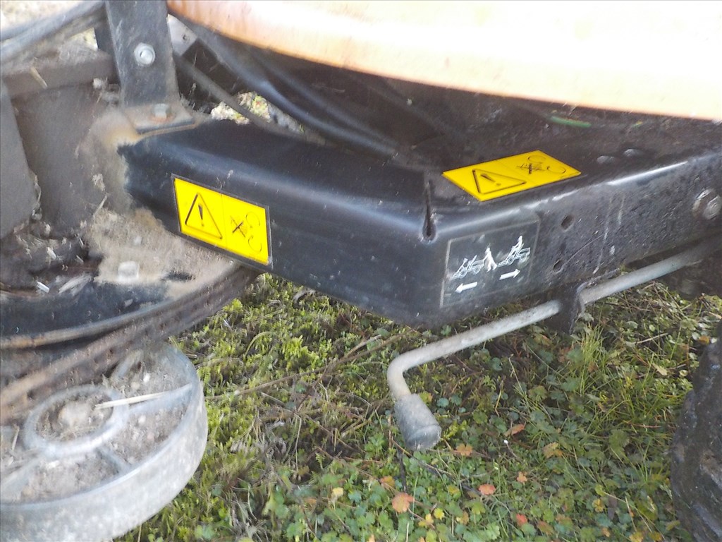 STIGA PARK PRO (02.)16 LOVAS TIPUSÚ,HIDRÓVÁLTÓS FŰNYÍRÓTRAKTOR MOTOR ...